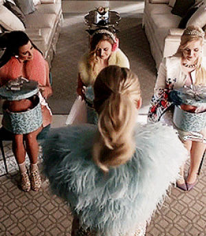 Emma roberts chanel oberlin scream queens GIF en GIFER - de Dori