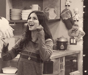 Victoria justice victoria justice dance GIF - Find on GIFER