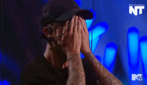 Miley cyrus nicki minaj GIF - Find on GIFER