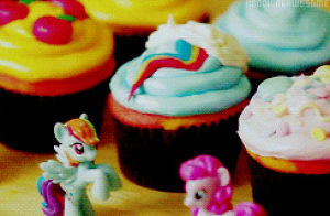 Cupcake painis GIF - Find on GIFER