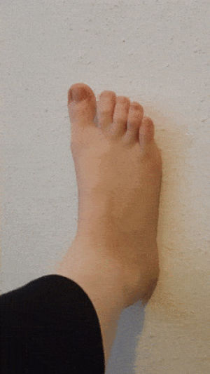 GIF wiggle toe - animated GIF on GIFER