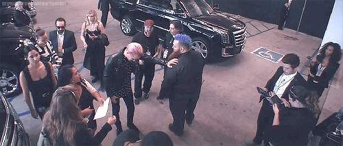 Pule wall GIF - Conseguir o melhor gif em GIFER