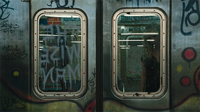 Riding the subway GIF - Conseguir el mejor gif en GIFER