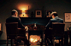 Sitting by a fireplace GIF - Conseguir o melhor gif em GIFER