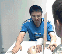 Fake arm GIF - Conseguir o melhor gif em GIFER