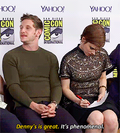 Marvel interview GIF - Conseguir o melhor gif em GIFER