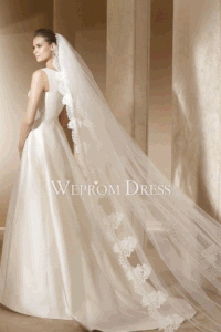 Sheer gown GIF - Conseguir o melhor gif em GIFER