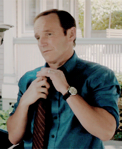 Clark gregg GIF - Conseguir el mejor gif en GIFER