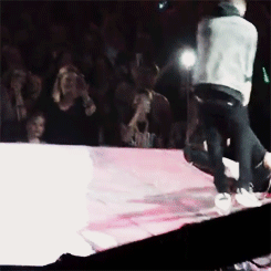 Liam is our batman GIF - Conseguir o melhor gif em GIFER