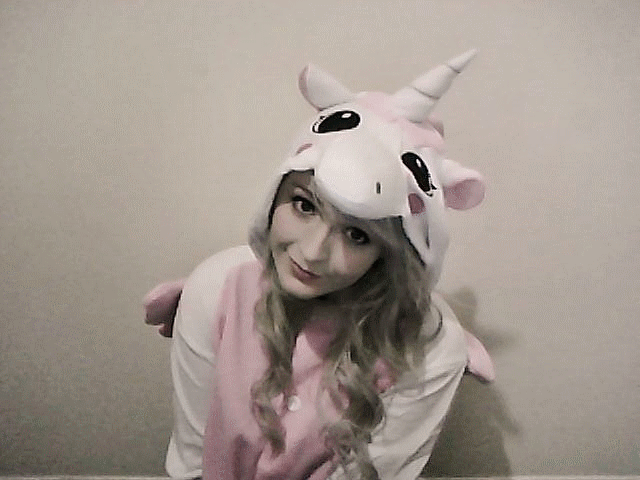 Girl in pink costume GIF - Conseguir o melhor gif em GIFER