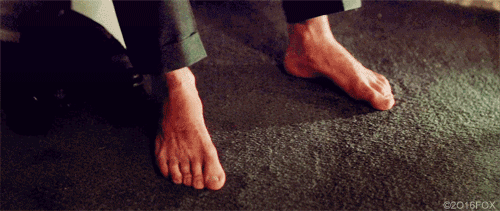 Fists with your toes GIF - Conseguir o melhor gif em GIFER