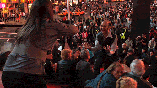 Guerrilla theater GIF - Conseguir o melhor gif em GIFER
