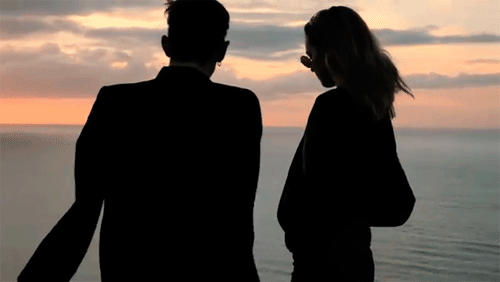 Shoulder pads GIF - Conseguir o melhor gif em GIFER