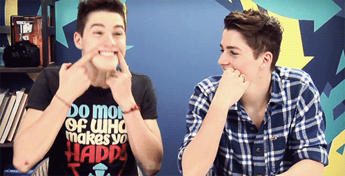 Twinsies GIFs - Get the best gif on GIFER