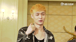 Making hand gestures GIF - Conseguir o melhor gif em GIFER