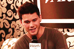 Irvine GIFs - Get the best gif on GIFER