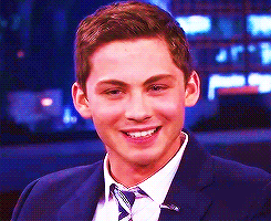 Logan lerman psd GIF - Conseguir o melhor gif em GIFER