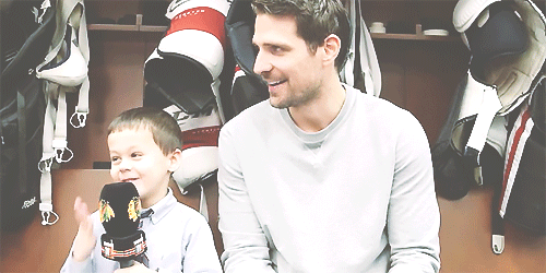 This is the cutest body language i have ever seen GIF - Conseguir o ...