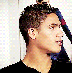 Varane GIF - Conseguir o melhor gif em GIFER