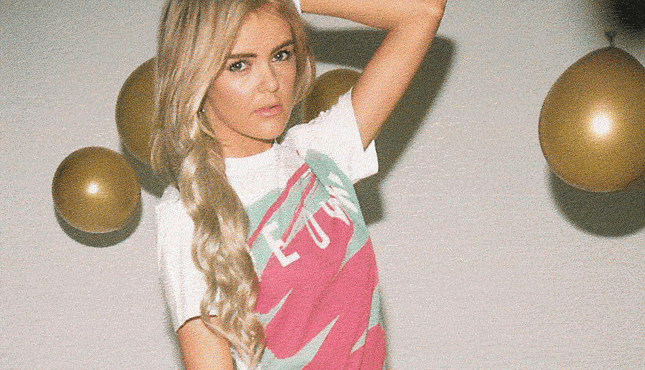 Lara nicole GIF - Conseguir o melhor gif em GIFER