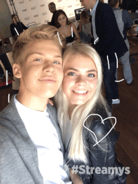 Twiddling GIFs - Get the best gif on GIFER