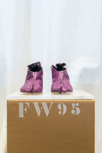 Tabi shoe maker GIF - Conseguir o melhor gif em GIFER