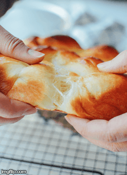 Bread roll GIF - Conseguir o melhor gif em GIFER