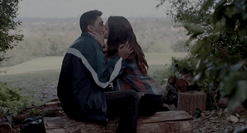 Amc humans GIFs - Get the best gif on GIFER