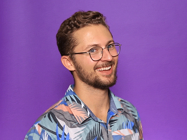 Shoulder shake GIF - Conseguir o melhor gif em GIFER