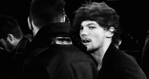 Louis is hot GIF - Conseguir o melhor gif em GIFER