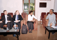 Delegating GIFs - Get the best gif on GIFER