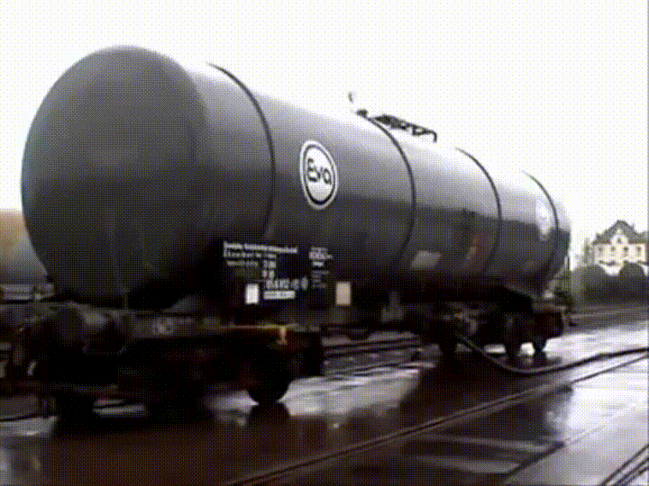 Fuel tank explosion GIF - Conseguir el mejor gif en GIFER