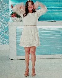 Robe GIFs - Obtenez le meilleur gif sur GIFER