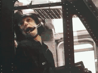 Commander holly GIF - Conseguir o melhor gif em GIFER