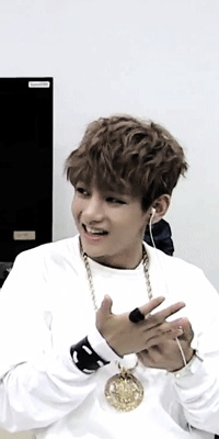 Tae GIFs - Get the best gif on GIFER