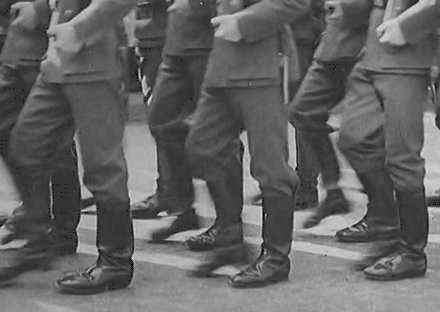 Ww2 solders GIFs - Obtenez le meilleur gif sur GIFER
