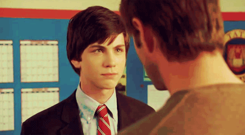 Cute logan lerman GIF - Conseguir o melhor gif em GIFER