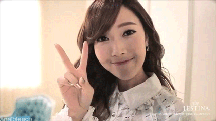 She looks high GIF - Conseguir el mejor gif en GIFER