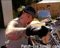 Tight fitting GIF - Conseguir o melhor gif em GIFER