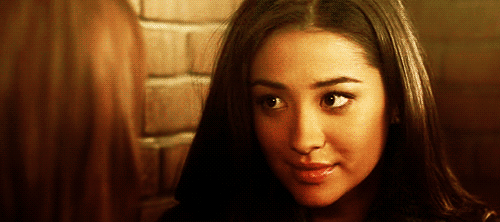 Becca tobin shay mitchell GIFs - Obtenez le meilleur gif sur GIFER