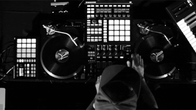 Turntables GIF - Conseguir o melhor gif em GIFER