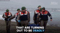 Life vest GIFs - Obtenez le meilleur gif sur GIFER