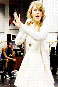 Taylor swift silly GIF - Conseguir o melhor gif em GIFER