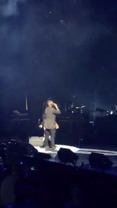 Mic snaps GIF - Conseguir o melhor gif em GIFER
