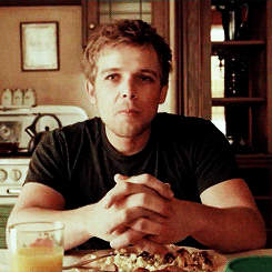 Dylan bates GIF - Conseguir o melhor gif em GIFER