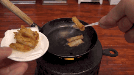Spring roll GIF - Conseguir el mejor gif en GIFER