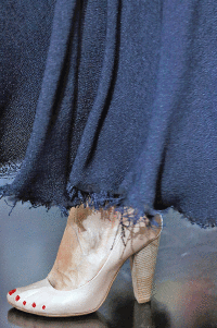 Toes GIFs - Get the best gif on GIFER