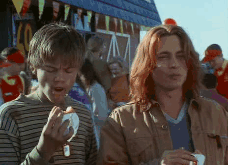 What eating gilbert grape GIF - Conseguir o melhor gif em GIFER