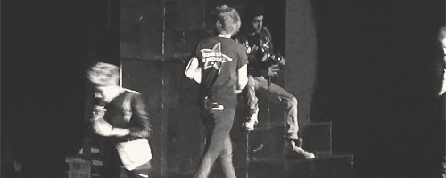 Flipping off camera GIF - Conseguir o melhor gif em GIFER