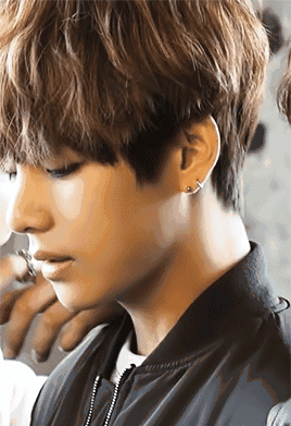 Taehyung GIFs - Get the best gif on GIFER